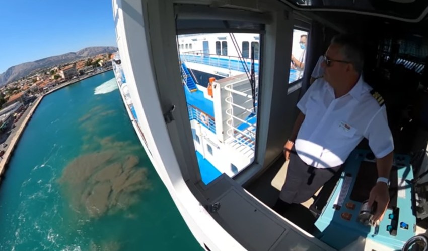 καπ. Γιώργος Αρβανίτης: Κατάπλους στο λιμάνι της Χίου με το "Νήσος Σάμος" | Alithia.gr | online ...