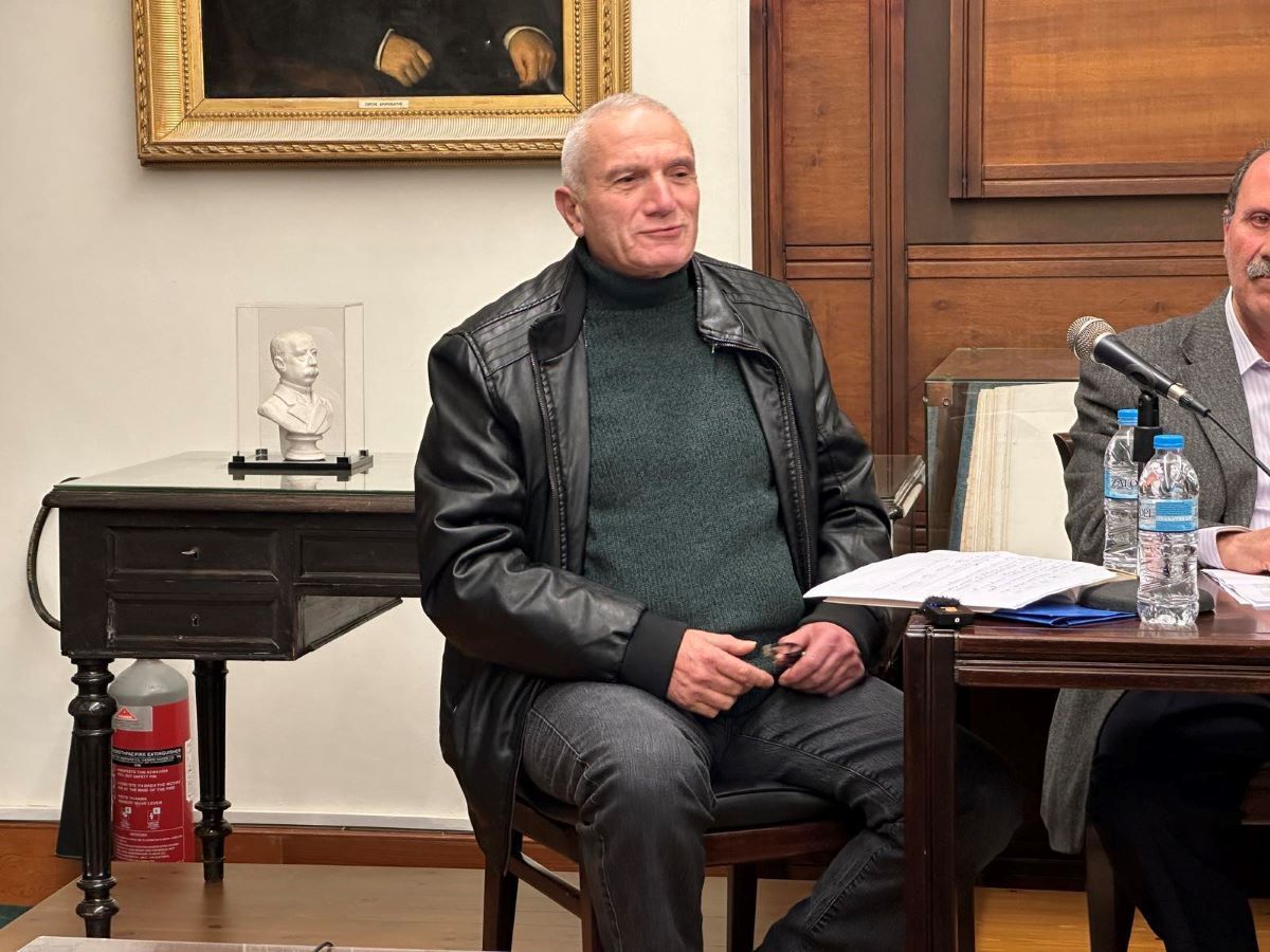 Παρουσιάστηκε ο πρώτος τόμος του βιβλίου «Μια σταγόνα ιστορίας της Χίου» | Alithia.gr | online ...