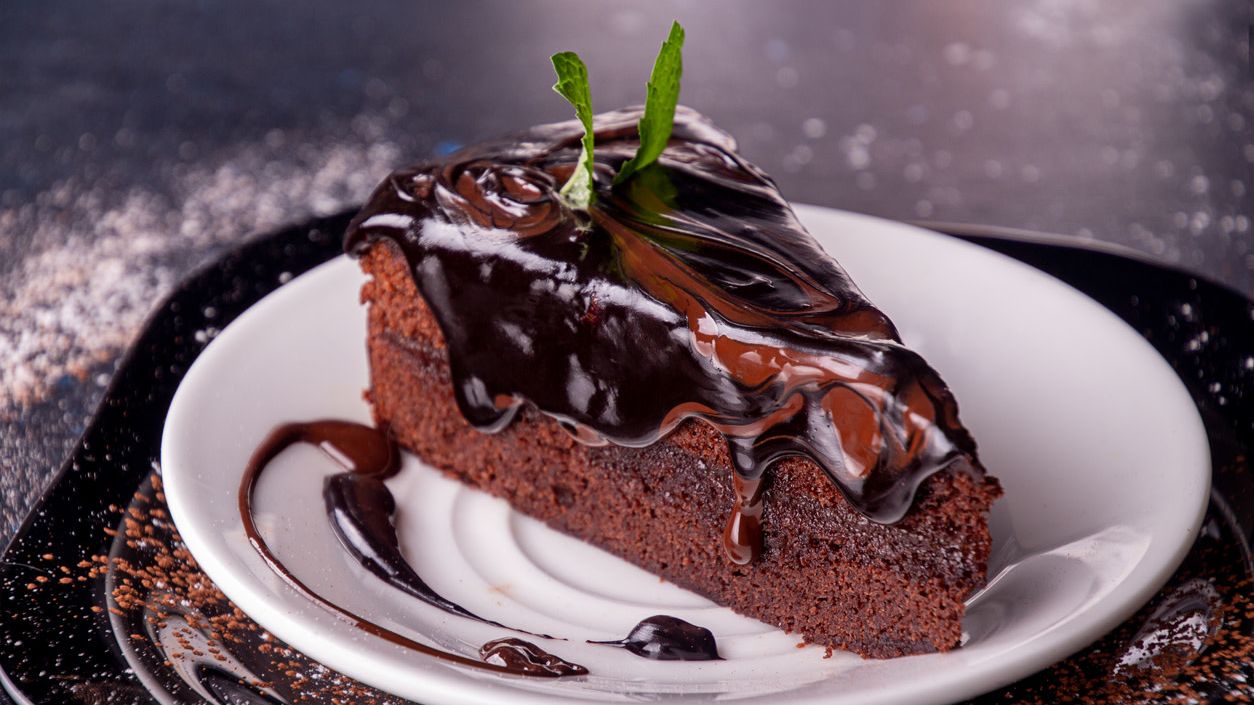 Σοκολατένιο κέικ της μαμάς με μόλις 3 υλικά | Alithia.gr