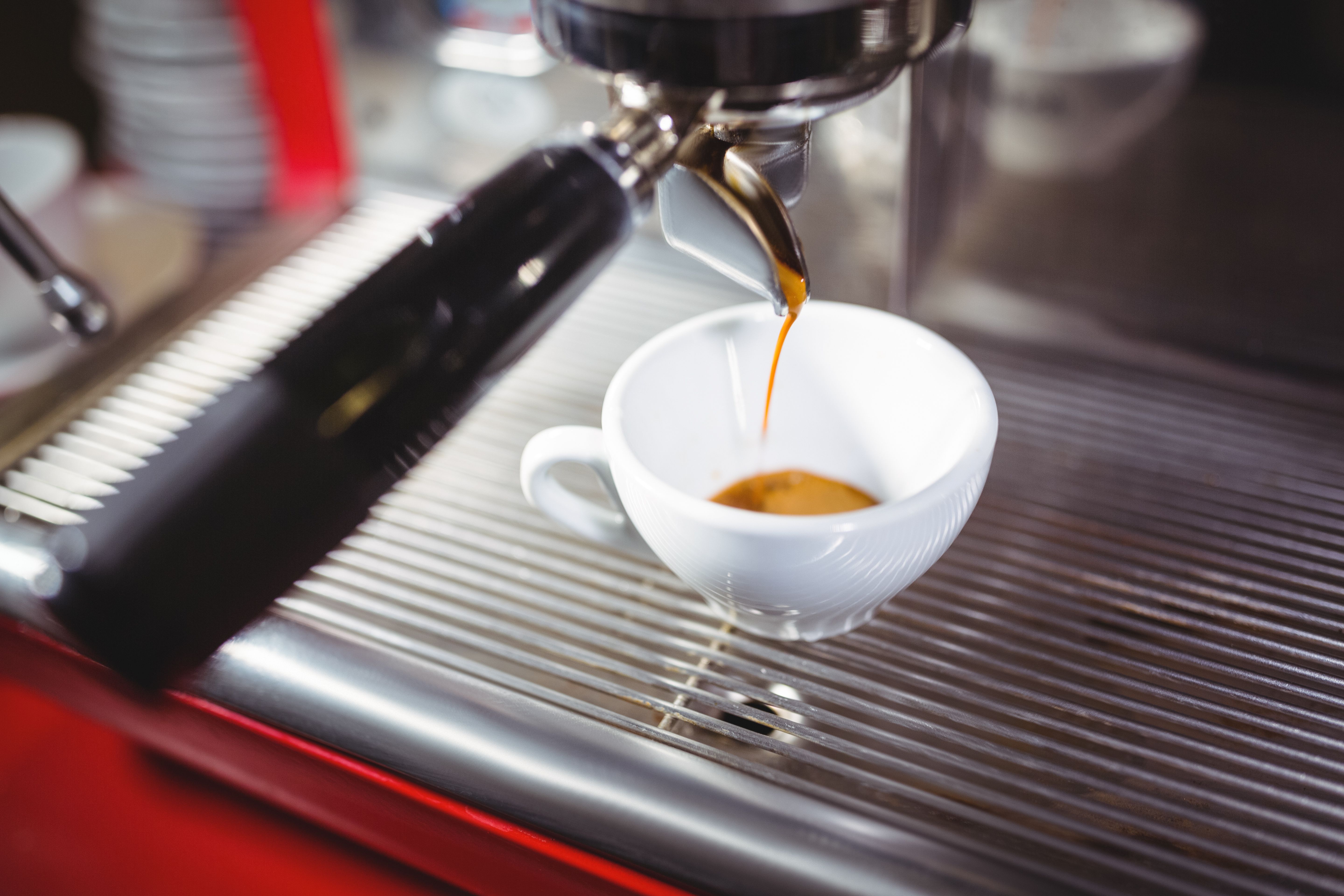 Όλα τα βήματα για να καθαρίσεις τη μηχανή του espresso | Alithia.gr