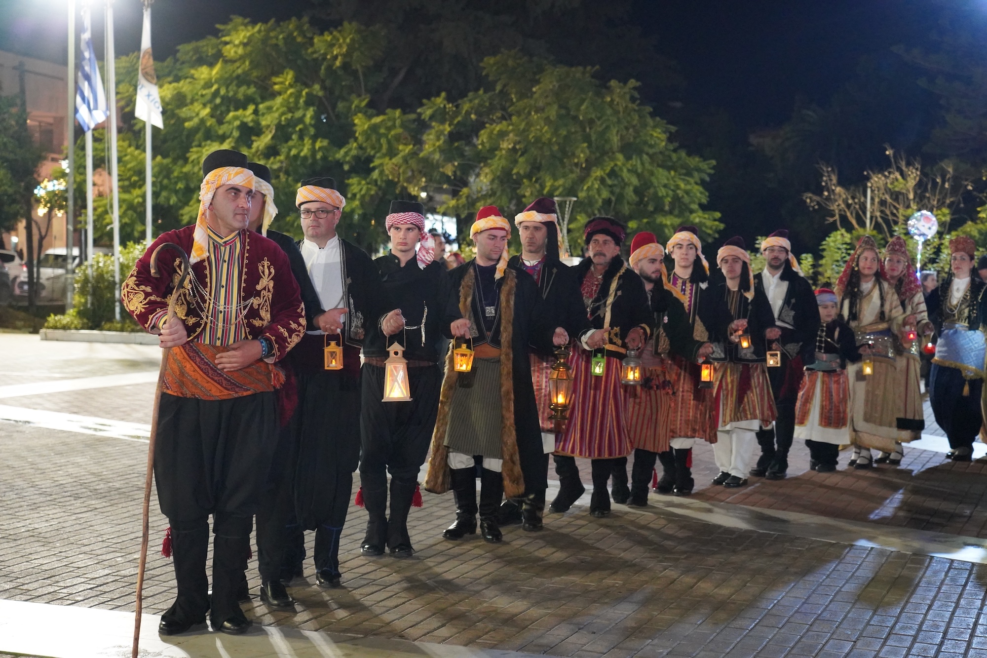 Αναβίωση του χορού «Εζ Βασίλη» από τον Φάρο Βαρβασίου | Alithia.gr ...